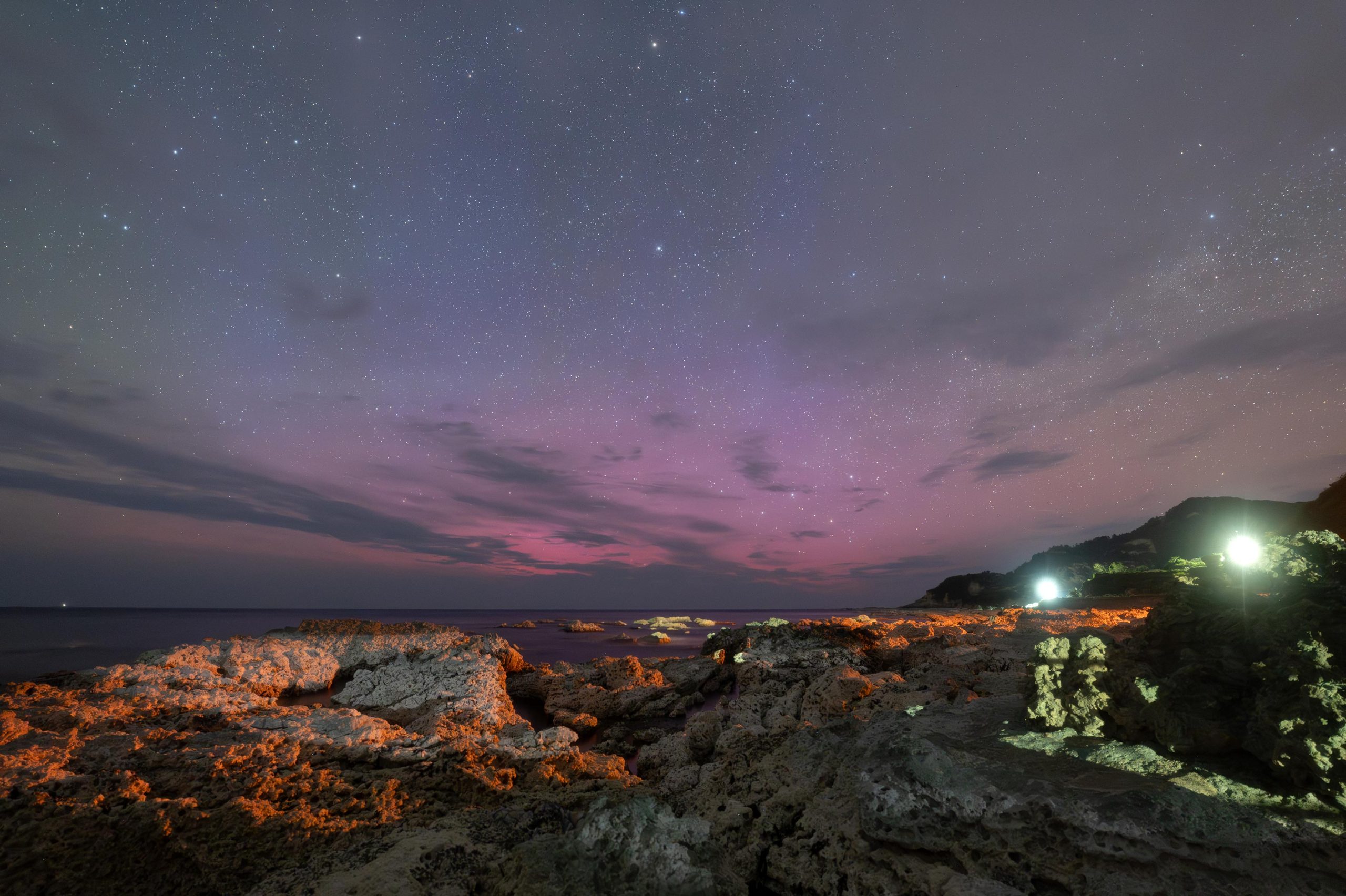 Aurora Biru dan Merah Muda yang Misterius di Jepang Menantang Pemahaman ...